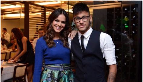 نیمار ؛ بیوگرافی نیمار و عکس های نیمار فوتبالیست برزیلی و همسرش