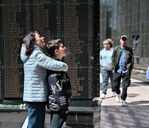 Хабаровчане возлагают цветы к Вечному огню ФОТО ВИДЕО — Новости Хабаровска