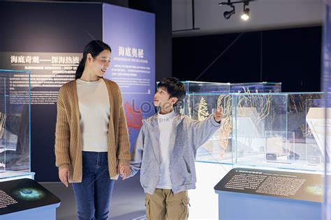 Mother Introduces Coral Forest To Son Picture And Hd Photos Free