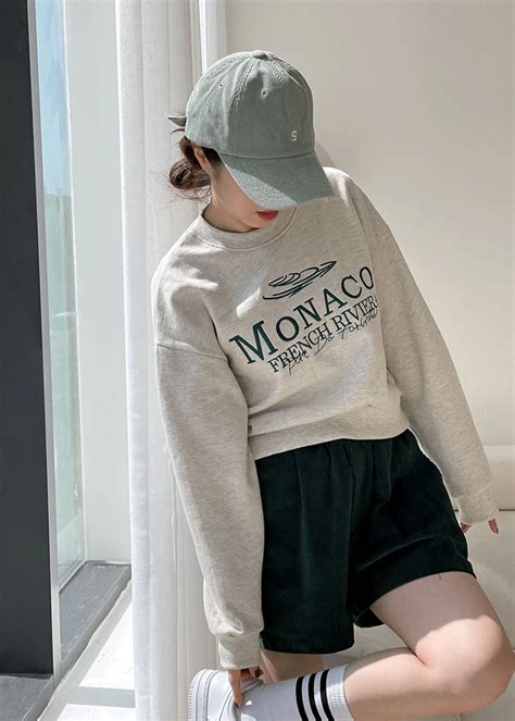 [크롭 데일리]유니크 가을 모나코 자수 레터링 맨투맨 3color 에이블리