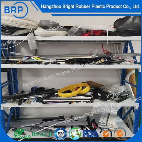 중국 맞춤형 플라스틱 압출 부품 Pvc 압출 프로파일 Pe 압출 프로파일 Uhmwpe 압출 프로파일 Pp 압출 프로파일 Pc 압출 부품 Oem 성형 압출 부품 제조 업체