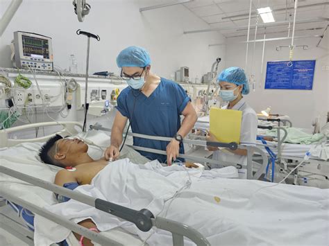 Phẫu thuật khẩn cứu nạn nhân thủng tim do tai nạn lao động Tuổi Trẻ Online
