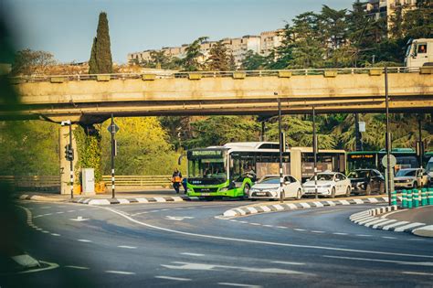 თბილისის თბილისის მერი კახა კალაძე გმირთა მოედანზე „ლაგუნა ვერეს“ მიმდებარე ტერიტორიაზე