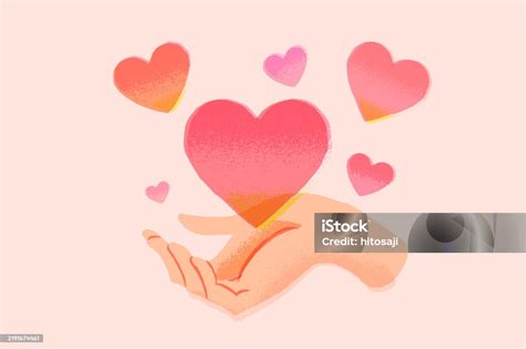 인간의 손은 누군가에게 큰 빨간 심장을 줍니다 사랑 자선 사랑 나누기 다른 사람 돕기 지원 자선 및 기부의 개념 돌봐 사랑 손을