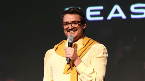 Pedro Pascal Calls Harry Potter Author J K Rowling A “heinous Loser