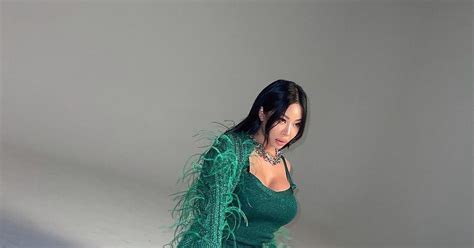 제시 쩍벌 포즈도 당당하게 몸매 자랑의 정석