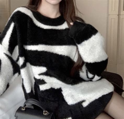 Yy 여성 배색 롱 니트탑 티셔츠 지브라 패턴 얼룩 무늬 라운드넥 루즈핏 세련 러블리 데일리 스타일 에이블리