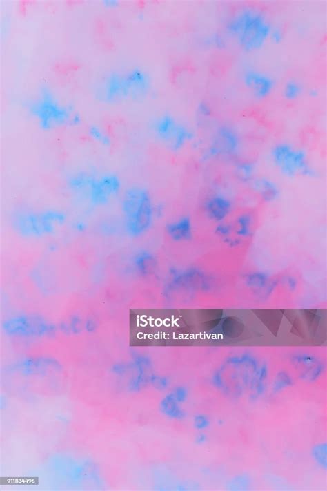 개요 블루 액체에 분홍색 페인트 배경 블루 핑크 홀로그램 우유 홀로그램 우주 미니 팝 아트 디자이너에 대 한 질감에 얼룩 0명에 대한 스톡 사진 및 기타 이미지 Istock