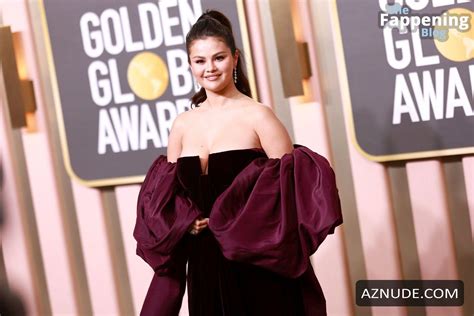 Selena Gomez Sexy Flashes Off Her Tempting Boobs At The Th Annual Golden Globe Awards In