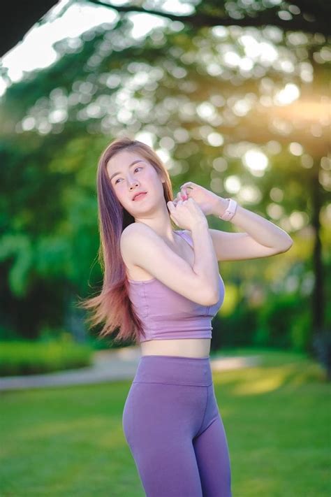 G I Xinh M C B Khoe Ng Cong G I C M