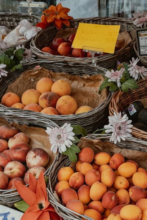 집 밖의 Früchte 건강한 과일 과일 공급 업체 과일 바구니 과즙이 많은 꽃 노란색 노점상 농산물 시장