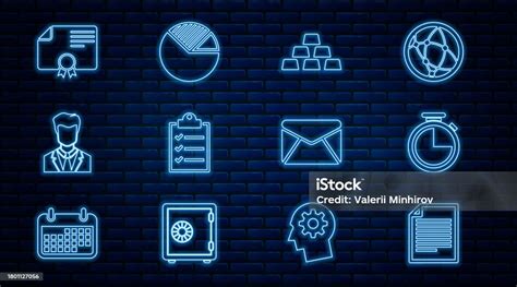 라인 문서 스톱워치 금괴 체크리스트가 있는 클립보드 비즈니스 정장을 입은 남자의 사용자 인증서 템플릿 봉투 및 파이 차트 인포그래픽 아이콘을 설정합니다 벡터 개념에 대한