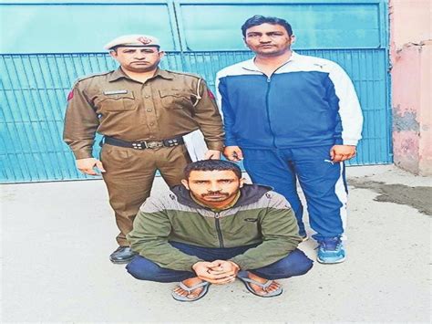 The Employee Stole The Phone And Extracted 99 Thousand Rupees Knew The