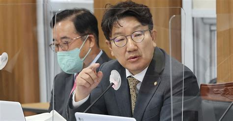 與윤리위 연찬회 술자리 권성동 징계 않기로엄중 주의