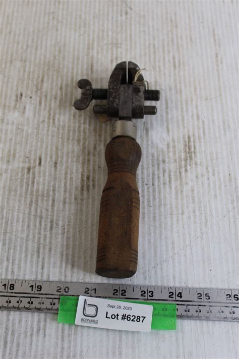 Small Hand Vise Bodnarus Auctioneering