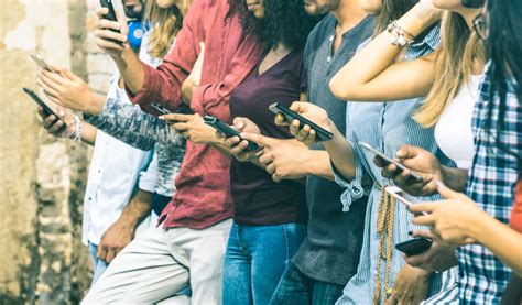 One In Four People Would Rather Be Naked In Public Than Forget Their Smartphone At Home Study