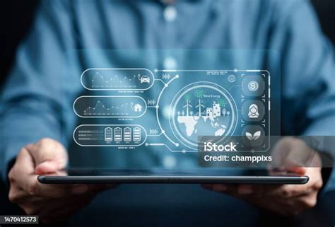 태블릿 가상지도 미래를 활용한 에너지 엔지니어 홀로그램 프로젝션 프로토타입 설계 기본기술 적용이 적용된 미래형 설계 그린에너지 개념에 대한 스톡 사진 및 기타 이미지