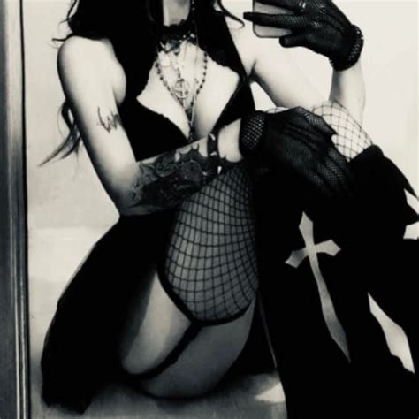 I Like To Show Myself Naked Close Up Close Up Porn Feat Thequeenofsatan By Faphouse Xhamster