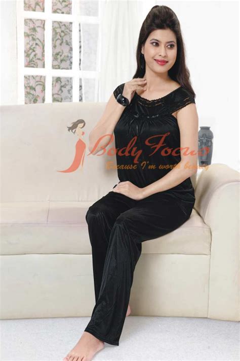 Flourish Romantic Fl 527 Nighty For Women Buy Body Focus