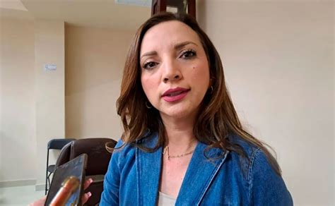 María Elizalde Exhibe A Los Regidores