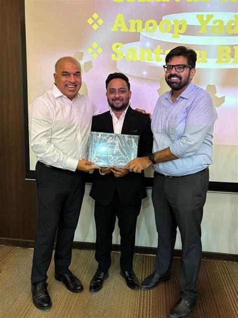 Nikhil Singhal On Linkedin Feeling Overwhelmed After Receiving My First Award In Hdfc Bank From