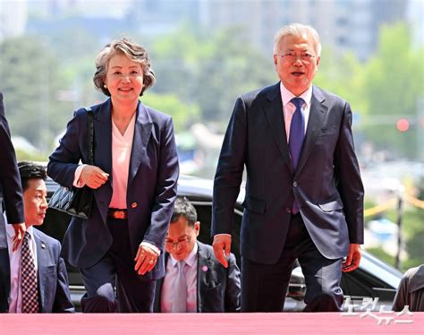 문재인 전 대통령 김정숙 여사 국회 도착