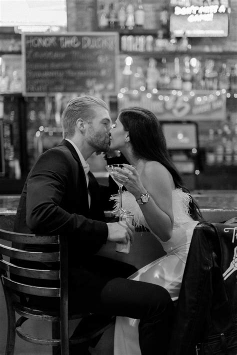 Bar Engagement Photo Fotos Hochzeit Hochzeit Bildideen