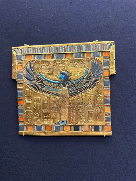 المتحف المصري الكبير يستقبل 163 قطعة من كنوز توت عنخ آمون