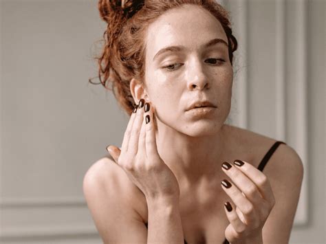 10 Holiday Nail Ideas For Redheads How To Be A Redhead