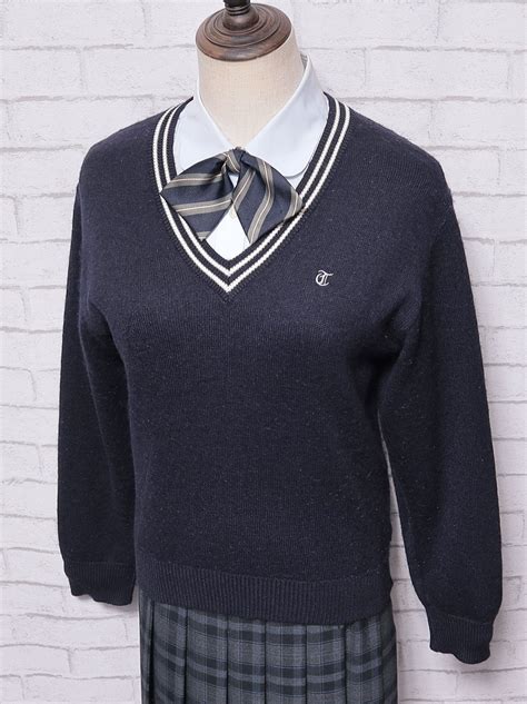 制服市場 愛媛県 東温高校 指定セーター 紺 サイズm ワンポイント校章刺繍入り 女子制服卒業生の保管品