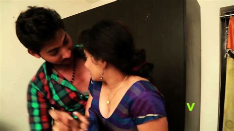Hot Desi Shortfilm Varsha Aunty Big Boobs Cleavage Show In Blue Blouse