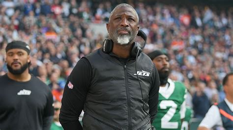 Tình Huống Tiền Vệ Của Jets Diễn Ra Kỳ Lạ Vài Ngày Sau Khi Aaron Glenn Qua Lại Căng Thẳng Với