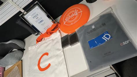 收到了一堆的奖品，都是今天到的 csdn社区