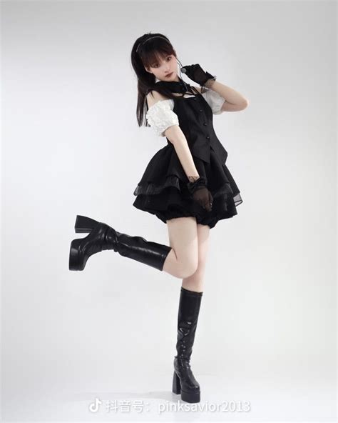 ᰔѕavə ғollowмəᰔ Female Pose Reference Fashion Poses Female Poses