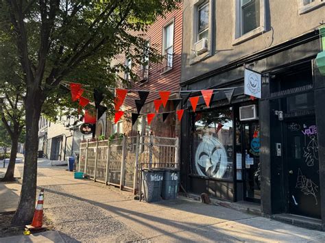 Nycs Candy Warhol Makes Wonka Inspired Halloween Treats