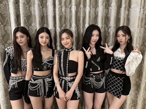 230115 Itzy Twitter Update Itzy The 1st World Tour In Manila Day 2 Itzy Shoot For Midzys