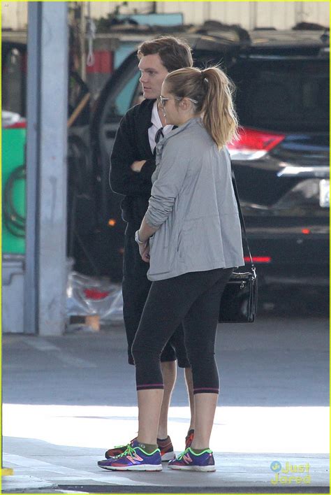 Teresa Palmer Baby Book Recommendations Photo Photo