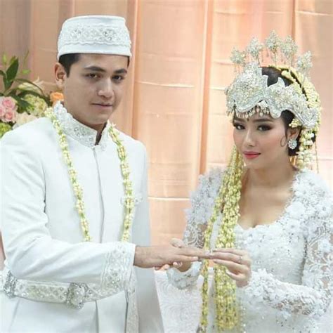Suasana Penuh Haru Akad Nikah Adzana Bing Slamet And Rizky Alatas