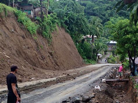 25 Families Evacuate Due To Soil Erosion In Leon Iloilo Via Nony