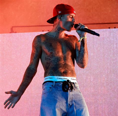 Justin Bieber Goes Shirtless For Surprise Coachella Appearance