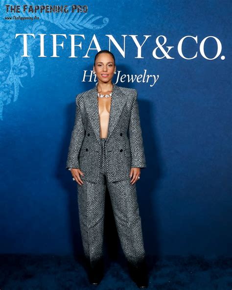 Alicia Keys Exposed Tits In Deep Cleavage Photos The Fappening
