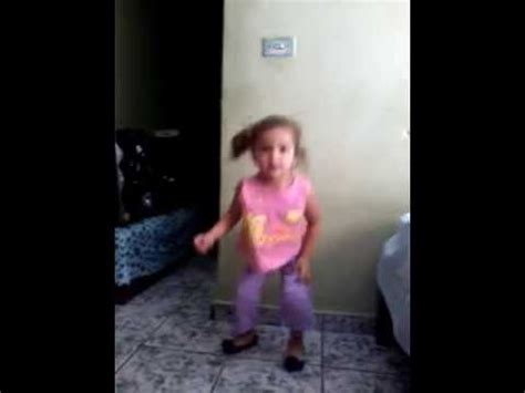 Menina Dancando