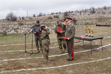 Отзвук Заместник командирът на Сухопътните войски награди победителите в турнира по стрелба с