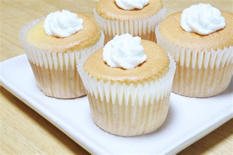 생크림 시폰 컵케이크