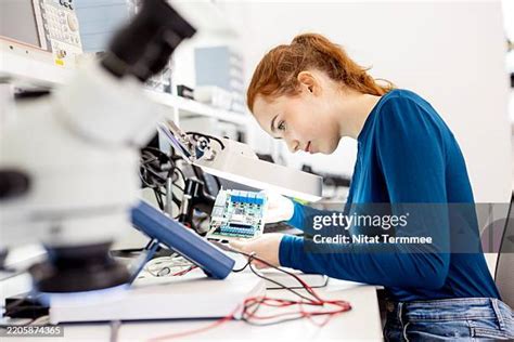 Electrical Engineering Education Emphasizes The Use Of Circuit Simulators For Design