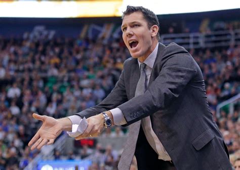 Nba Officially Fines Lakers Coach Luke Walton For Criticism Of Officiating