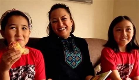 උයිගර් මුස්ලිම්වරු තම සංස්කෘතිය ජීවමානව තබා ගැනීමට සටන් කරන කාන්තාව Bbc News සිංහල