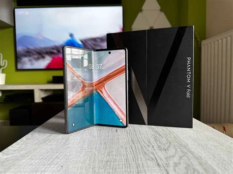 Tecno представила в России складной смартфон Phantom V Fold