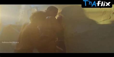 Nidhi Mahawan Butt Breasts Scene In Lovely Massage Parlour