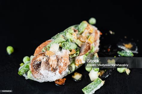 냉동 야채 완두콩 버섯 옥수수 아스파라거스 콩 당근 고추 양파 셀러리 모듬 고추류에 대한 스톡 사진 및 기타 이미지 고추류 냉동된 냉동실 Istock